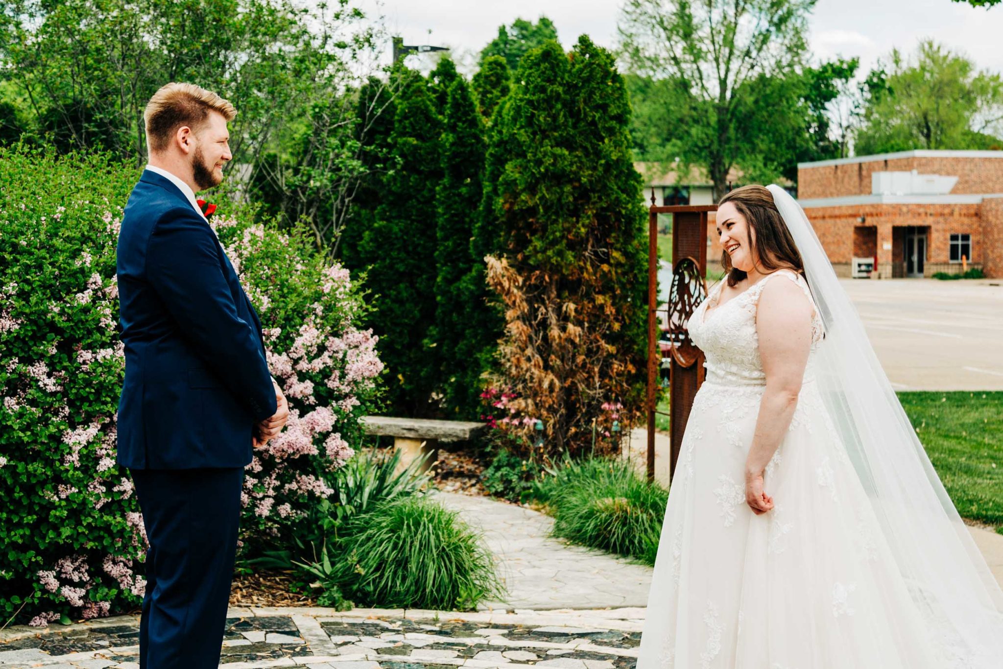 Des Moines Wedding Photos at Hilton Garden Inn | Sarah + Michael